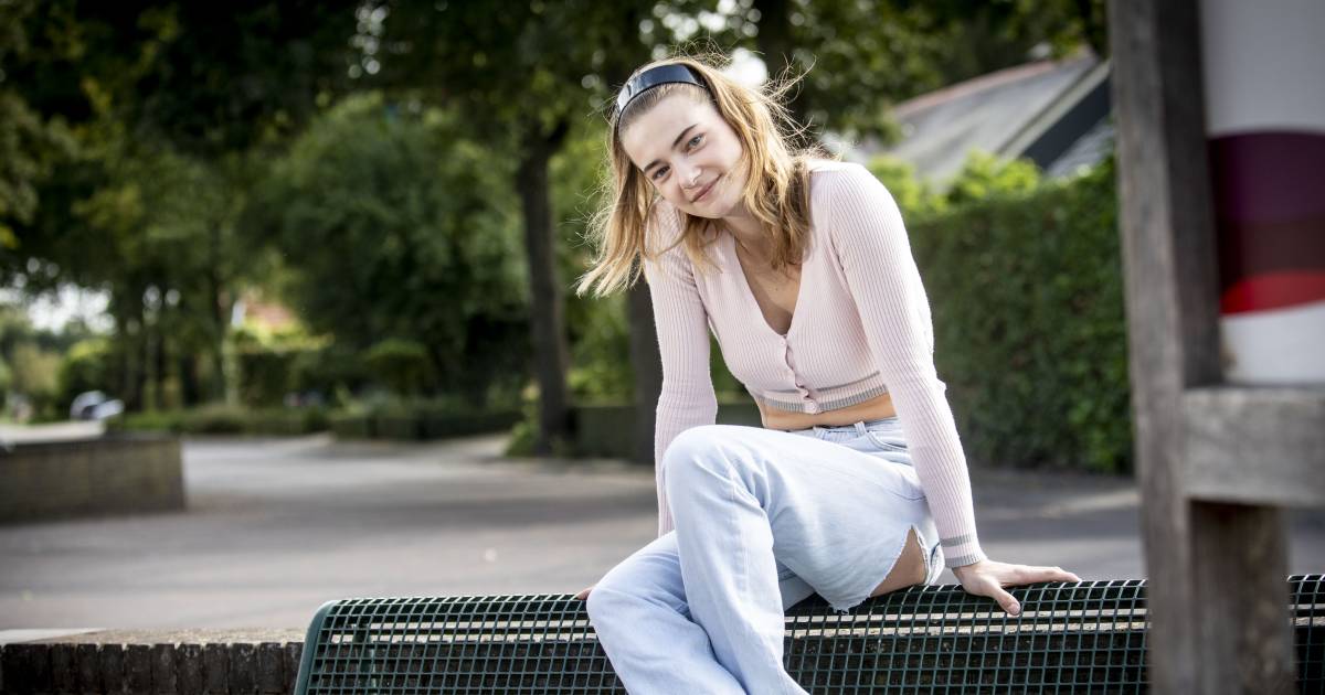 Emma Wortelboer deelt punten uit tijdens Songfestival | Show | AD.nl