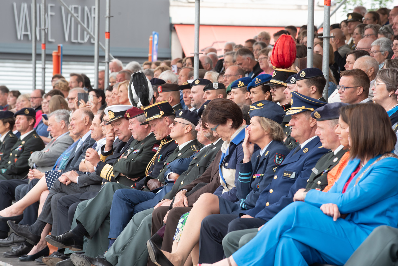 IN BEELD. Koninklijke Militaire School maakt van diploma-uitreiking indrukwekkende plechtigheid ...