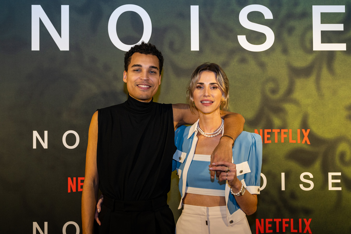 Danira en Ward Kerremans poseren voor het eerst samen op première ...