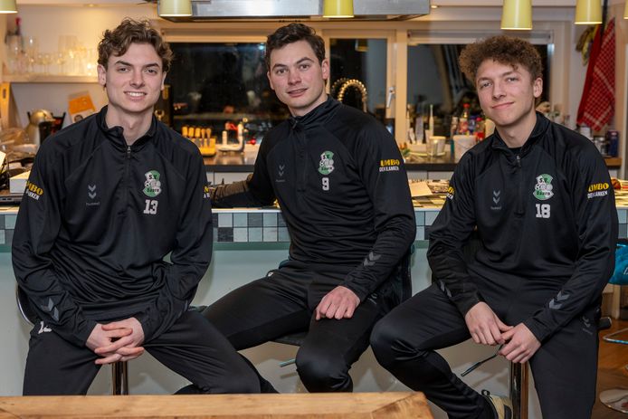 Drie broers in de spits van SV Baarn: ‘Dat ruil je niet zomaar in voor ...