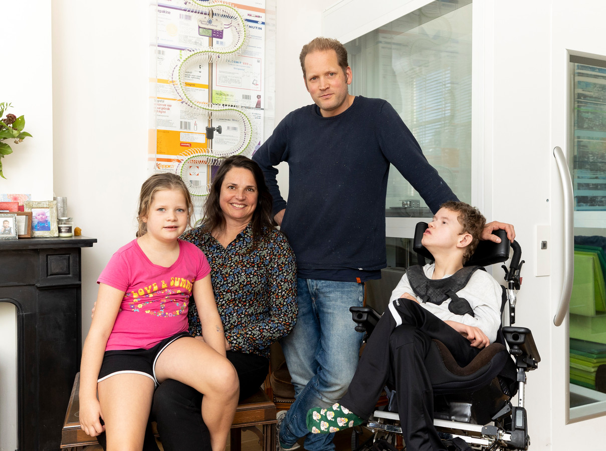 Onverklaarbare chromosoomafwijking van Luc (10) houdt gezin in zijn ...