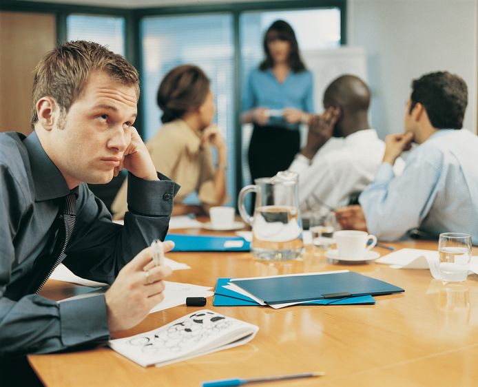Steeds meer Belgen doen aan stil verzet op het werk. Socioloog: "Het ...