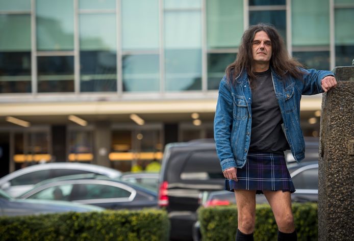 Pool vecht voor geruite rok: ‘Ik raad alle mannen aan om een kilt te ...