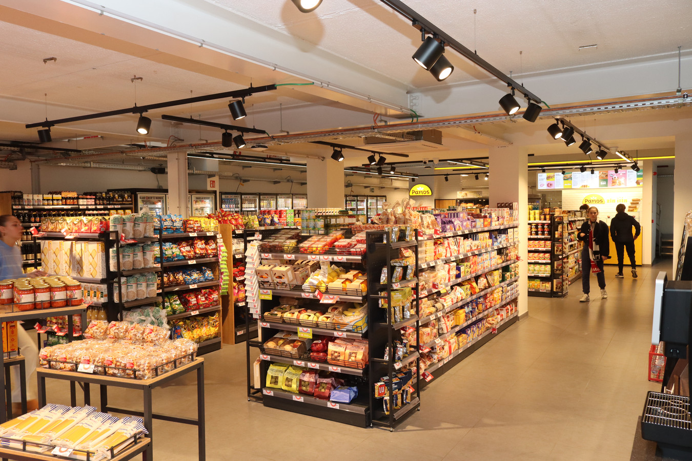 NET OPEN. Bart (39) en Melissa (36) baten nieuwe Delhaize-supermarkt op ...