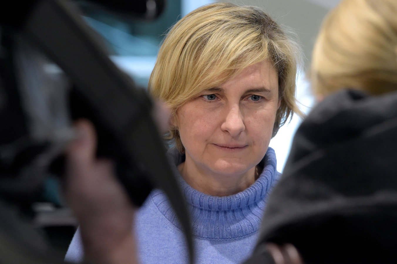 Hot Marijke weigert coronapremie van 14.080 euro terug te betalen en ...