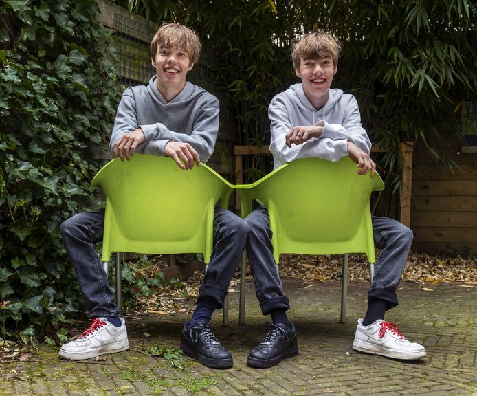 Utrechters Sens en Imme (16) over hun leven als identieke tweeling: ‘Je ...
