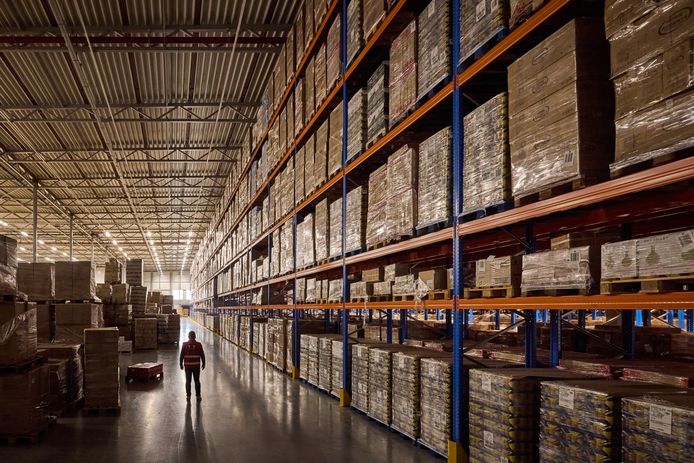 Opslagloodsen overvol met kleding, elektronica en meubels: de klant ...