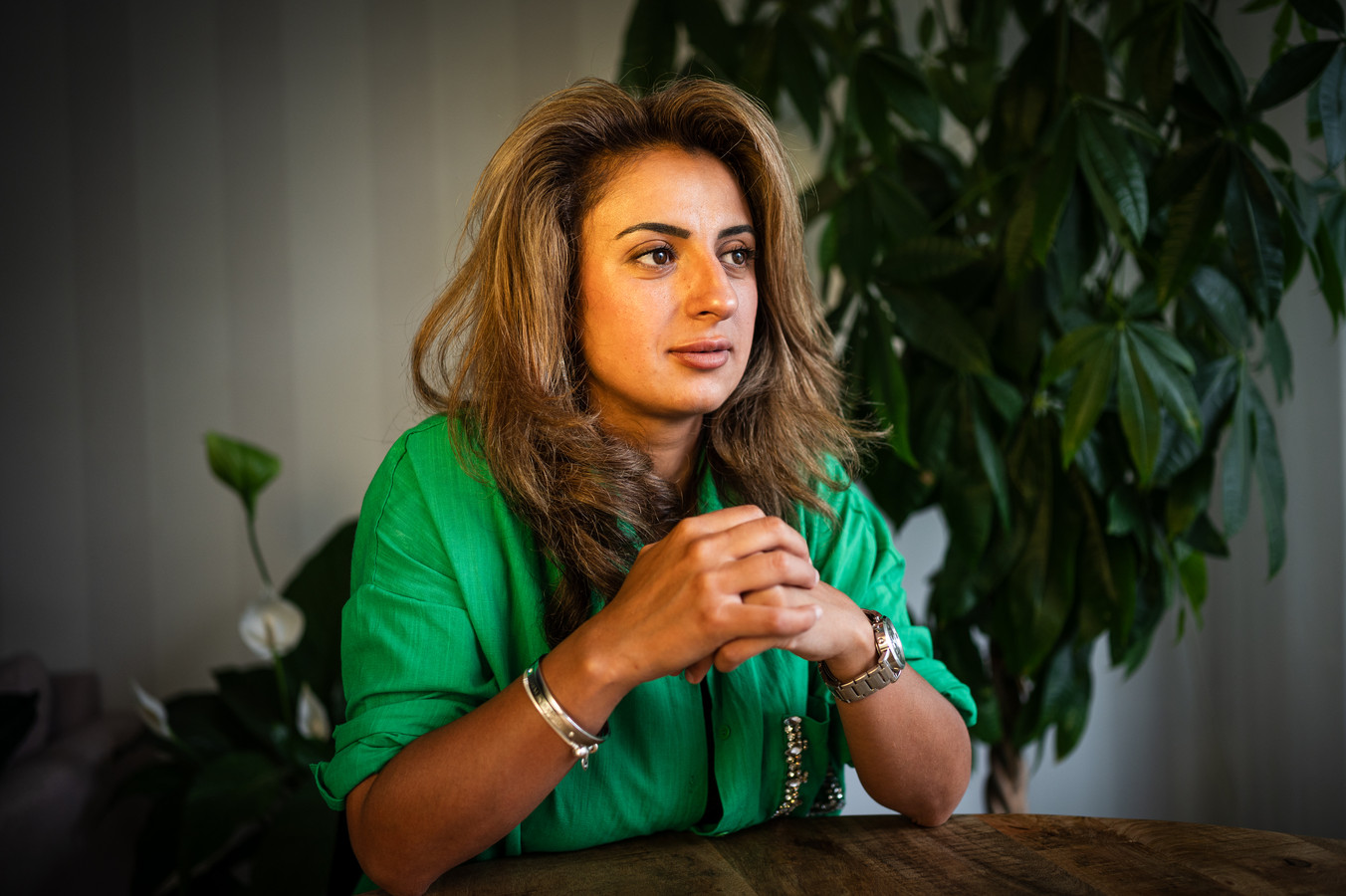 Inessa (35) moest vluchten na ontvoering van haar broer: ‘Mijn moeder ...