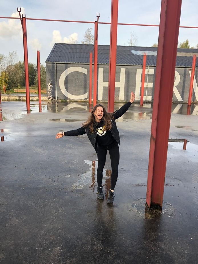 Romy (21) is kinderheldin in televisieserie: ‘We gaan een raket ...