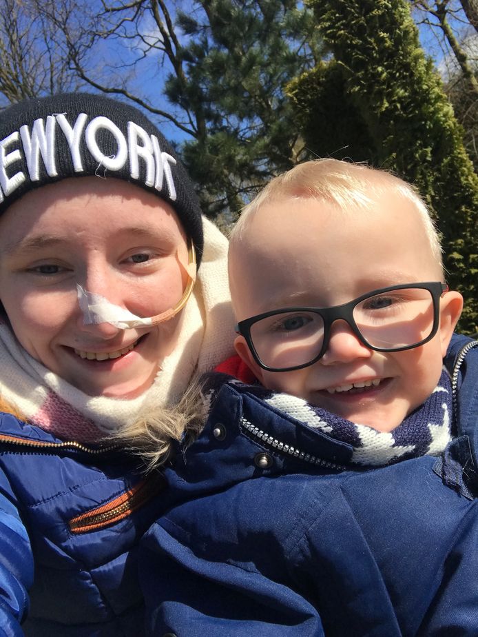 Kelly (21) eet al bijna 5 jaar niet meer door bijzondere aandoening ...