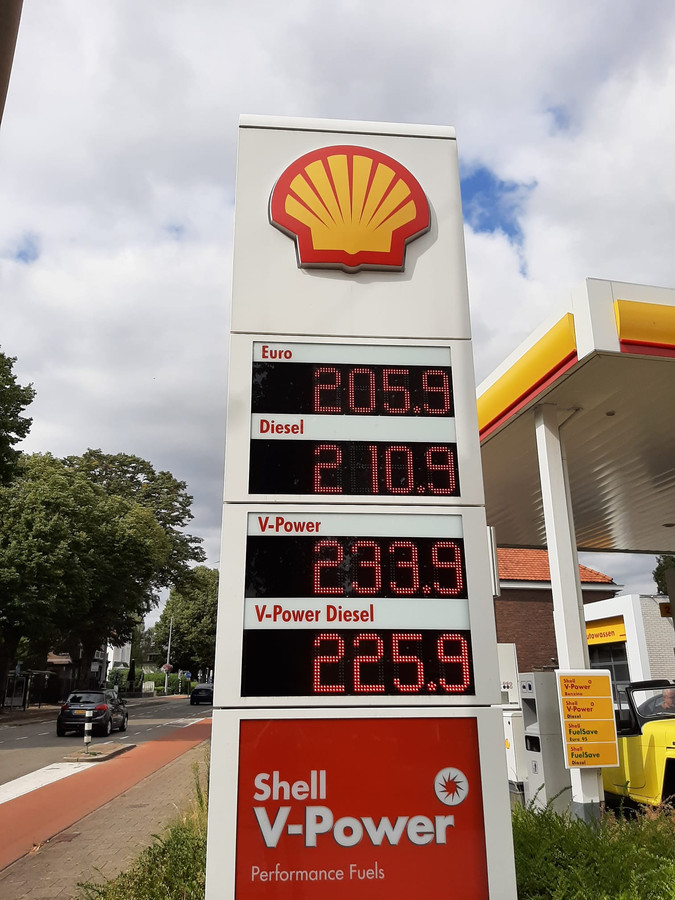 Diesel is bij steeds meer pompen duurder dan benzine: ‘Dit hebben we ...