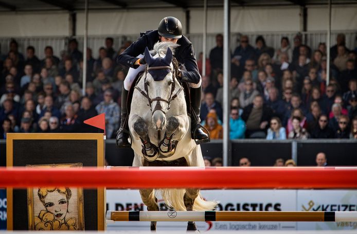 Fliere Fluiter, rijzende ster in de springsport, is allesbehalve een ...