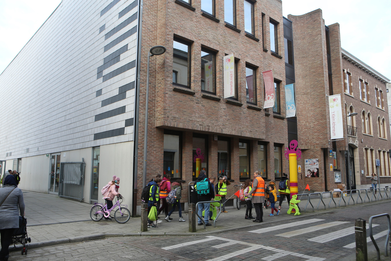 Mag je kind binnenkort naar school ? Maak kennis met de Tiense scholen ... Mag je kind binnenkort naar school ? Maak kennis met de Tiense scholen ...