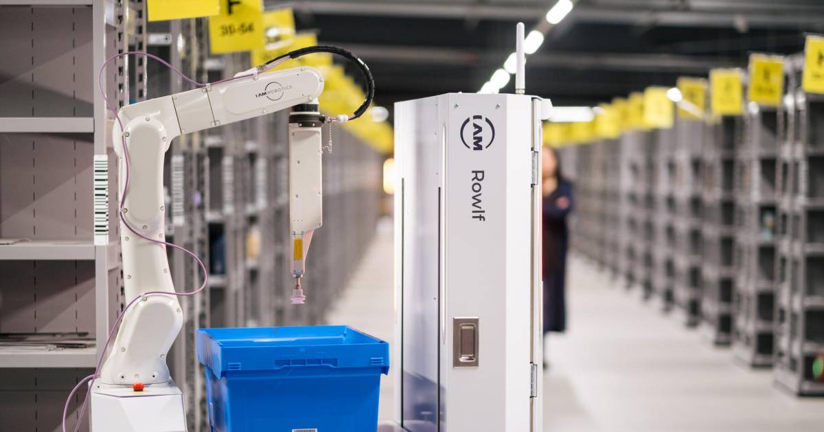 In het verbouwde distributiecentrum van Kruidvat in Ede werken nu ook ...