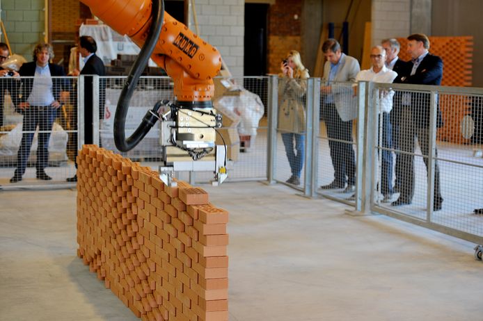 Bouw moet robotiseren: tekort aan bouwvakkers is blijvend | Economie ...