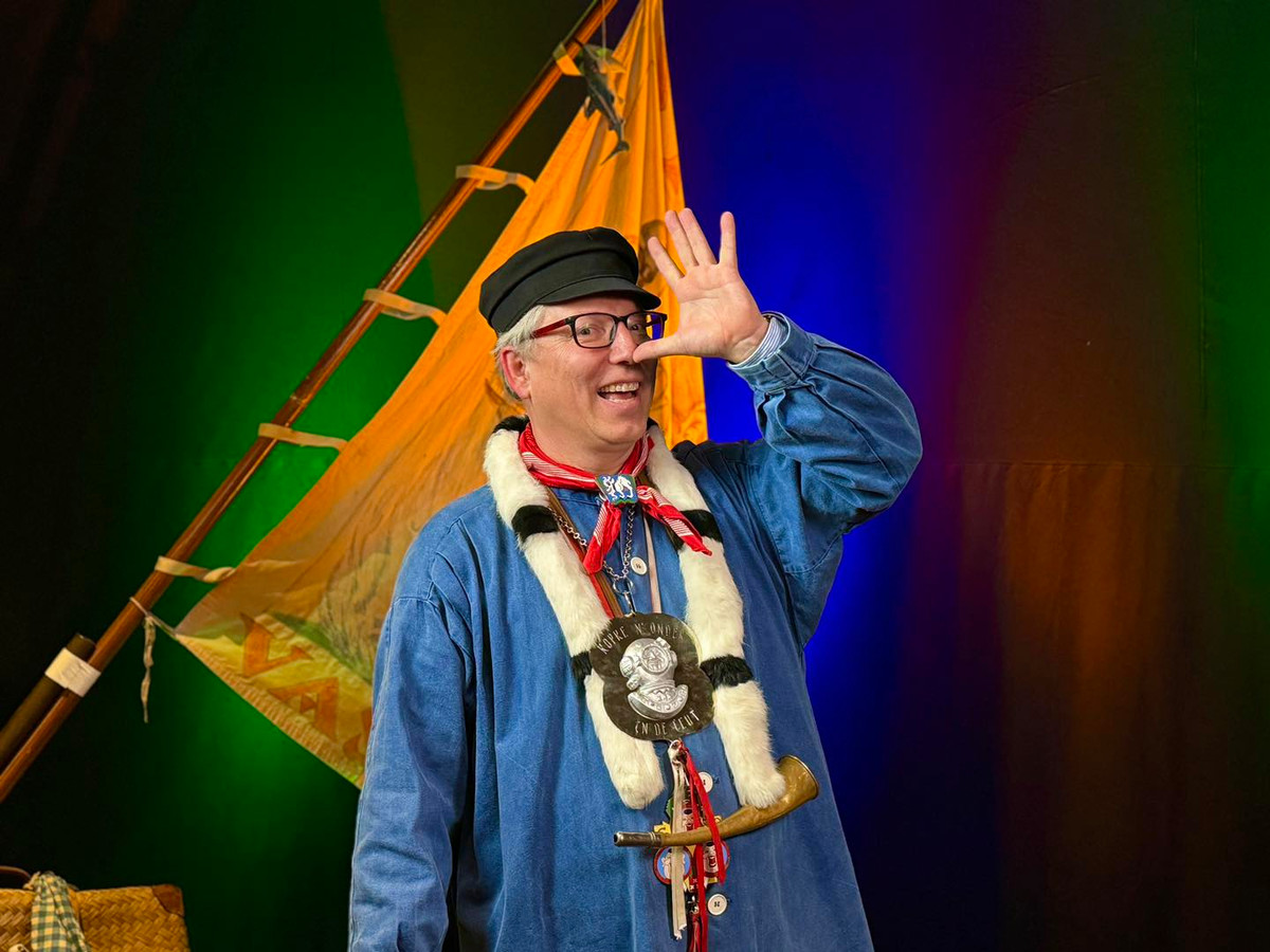 En dit is de nieuwe de Gròòtste Boer in 't Krabbegat: Joost van Dongen ... En dit is de nieuwe de Gròòtste Boer in 't Krabbegat: Joost van Dongen ...