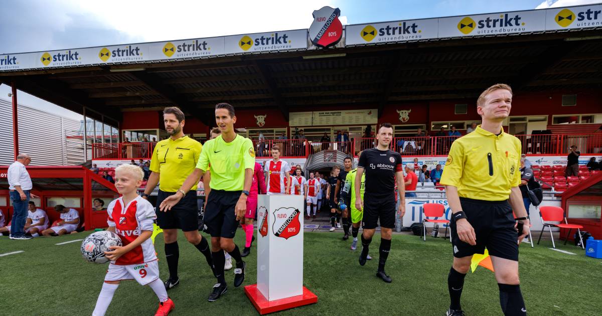 Bekvechtende scheidsrechters in de kleedkamer zorgen bij Flevo Boys en ...