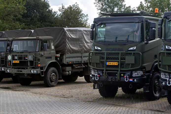 550 nieuwe vrachtwagens Defensie centimeters te hoog, mogen weg niet op ...