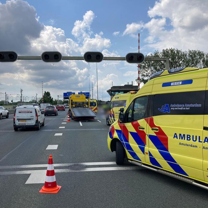 Ongeluk met motorrijder op A10 bij Amsterdam | 112 nieuws Amsterdam | AD.nl