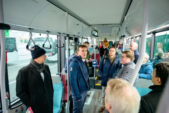 Stil én schoon: dit zijn de 55 nieuwe bussen van de RET | Rotterdam | AD.nl