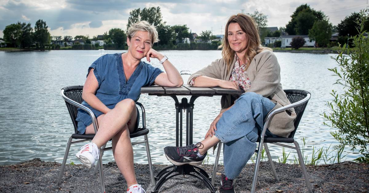De tantes uit ‘Nonkels’: Isabelle Van Hecke en Emilie De Roo. “Het ...