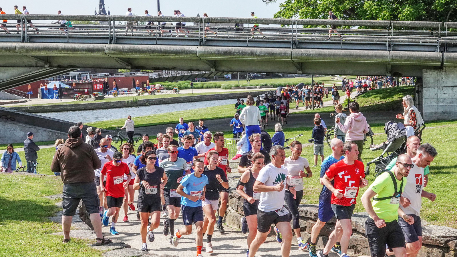 “11 km in de hitte, en nergens bevoorrading”: nieuwe wetgeving rond ...