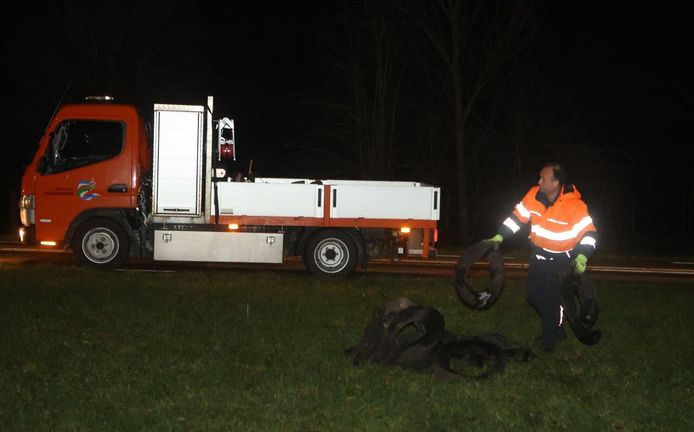 Viertal aangehouden voor brandstichting in stapel autobanden in ...