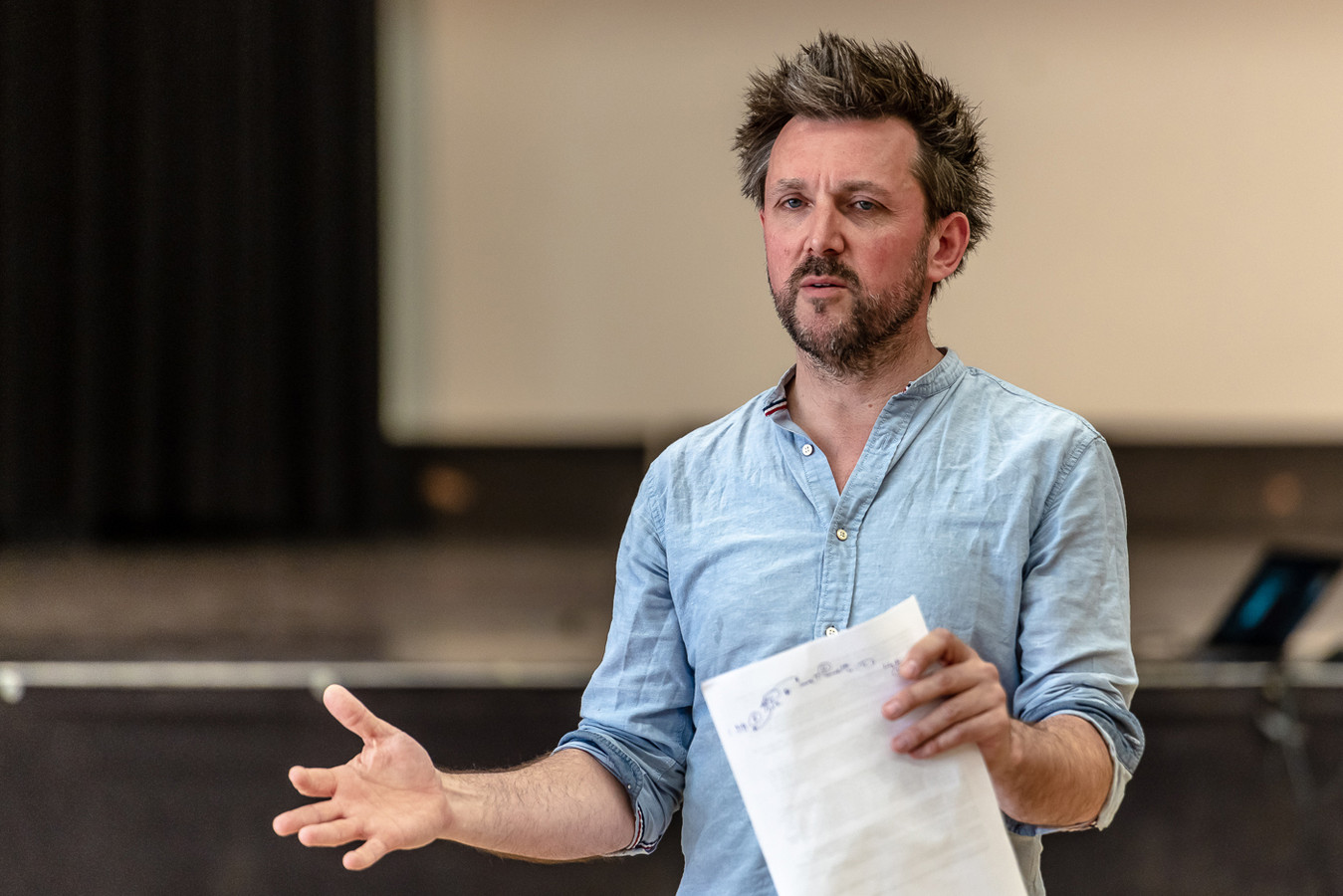 Met 1.000 toeschouwers en 70 acteurs in pop-uptheater: spektakelmusical ...