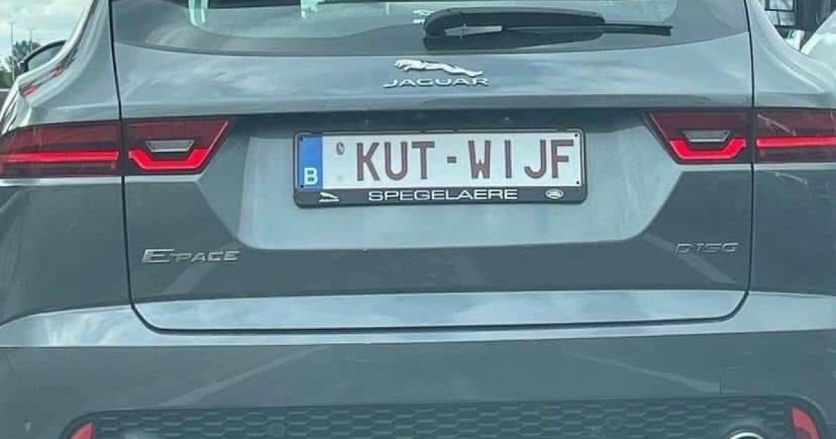 Wagen met nummerplaat ‘KUT-WIJF’ gespot in Brugge: ‘Wellicht cadeautje ...