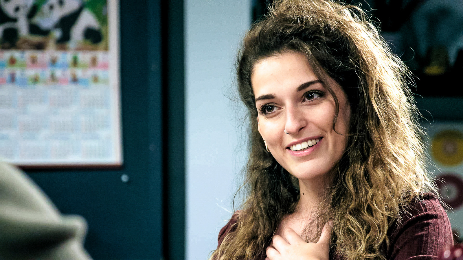 ‘Familie’-actrice Idalie Samad speelt mee in nieuwe videoclip Clouseau ...