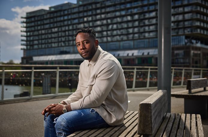 Rapper Winne had vroeger vaker willen voetballen, nu maakt hij ...