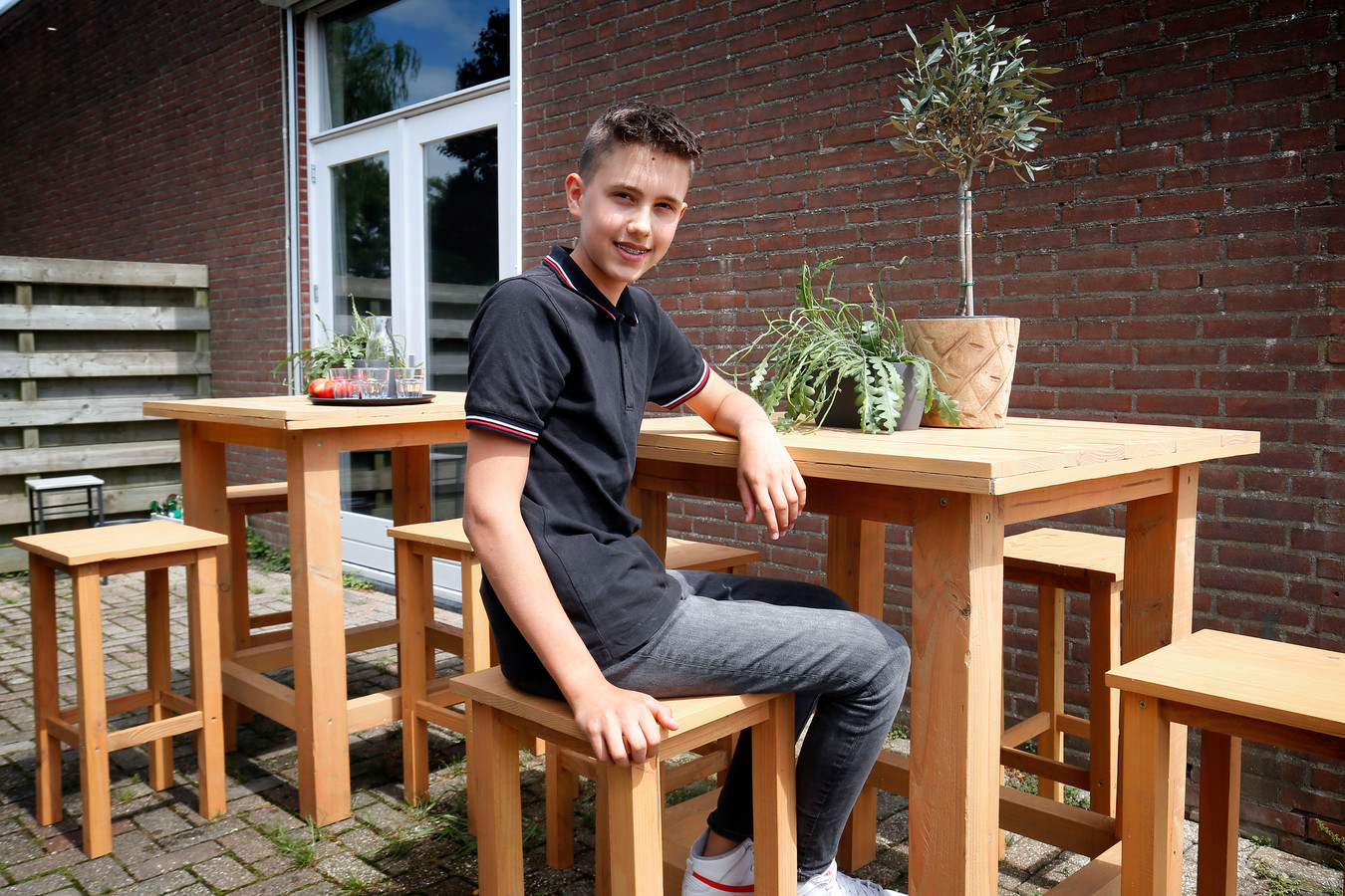 Nick is pas 13 jaar, maar maakt nu al zelf meubels: ‘Fijn om met mijn ...