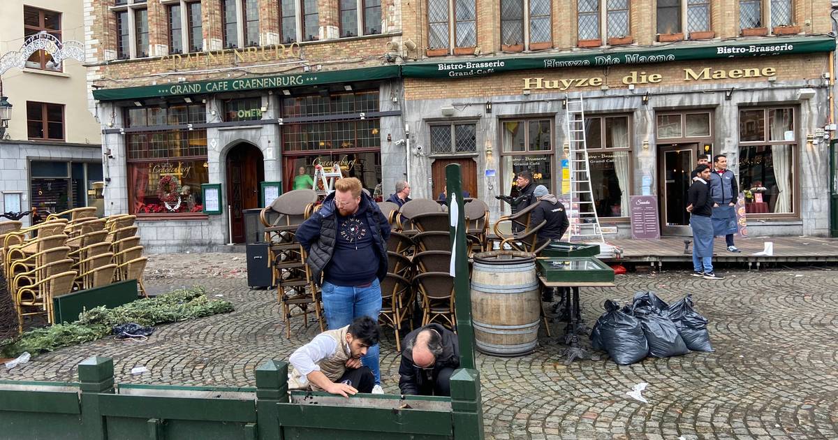 Vaste terrassen op de Markt van Brugge worden weer afgebroken nadat ze ...