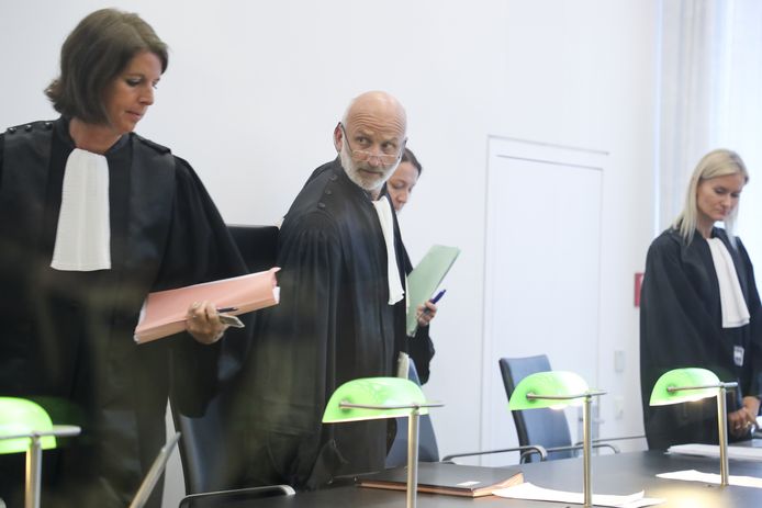 ANALYSE. Na Kasteelmoord, Sanda Dia nu ook Schild & Vrienden... Geen ...