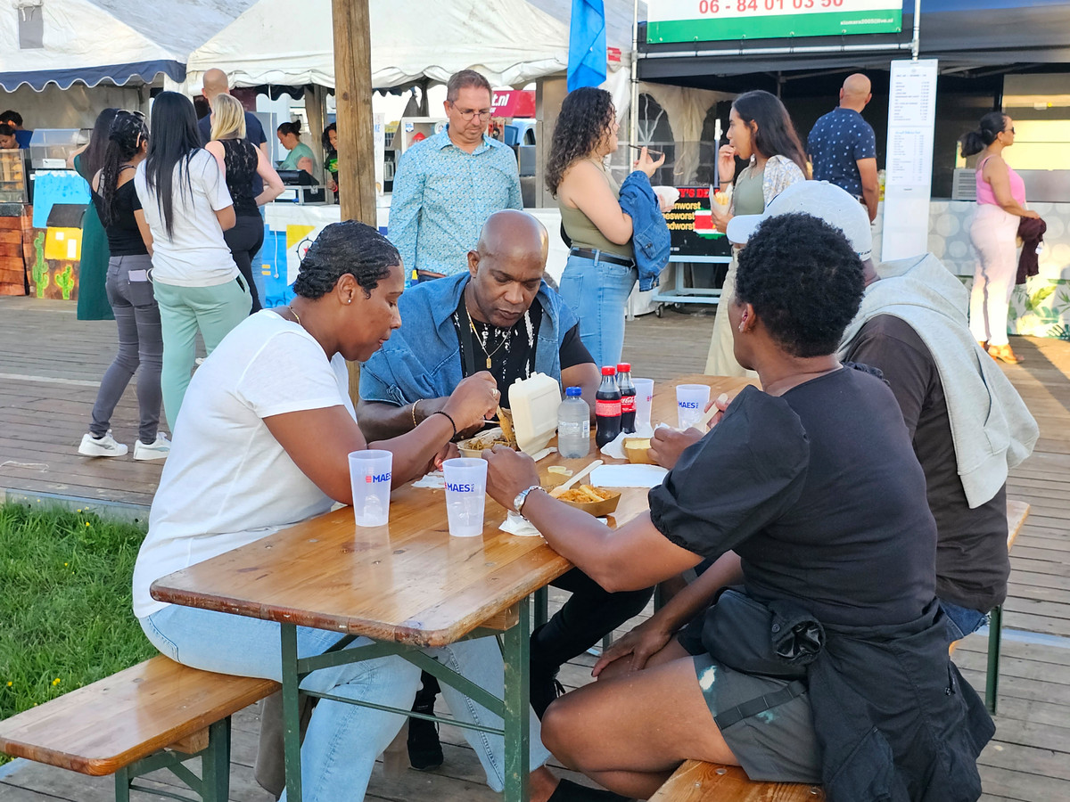 IN BEELD. 40ste Antilliaanse Feesten gestart onder stralende zomerzon ...
