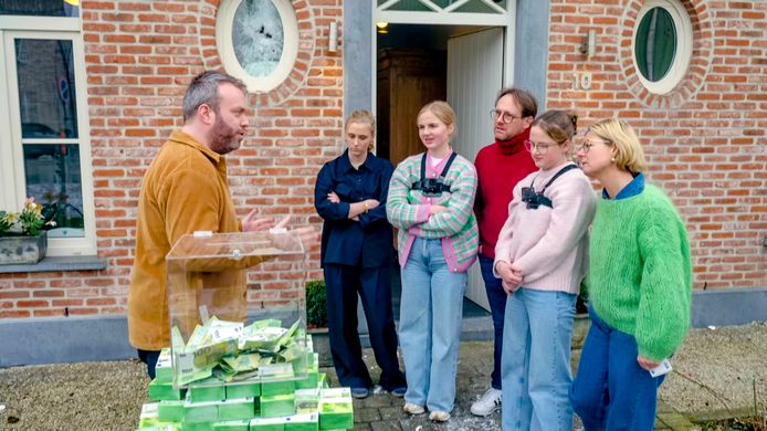 Gezin van Joris (51) en Astrid (48) zoekt 100.000 euro in eigen huis ...