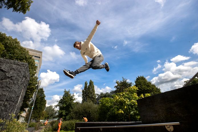 Freerunner Joey zoekt zijn grenzen op, liefst op grote hoogte: ‘Ik wist ...