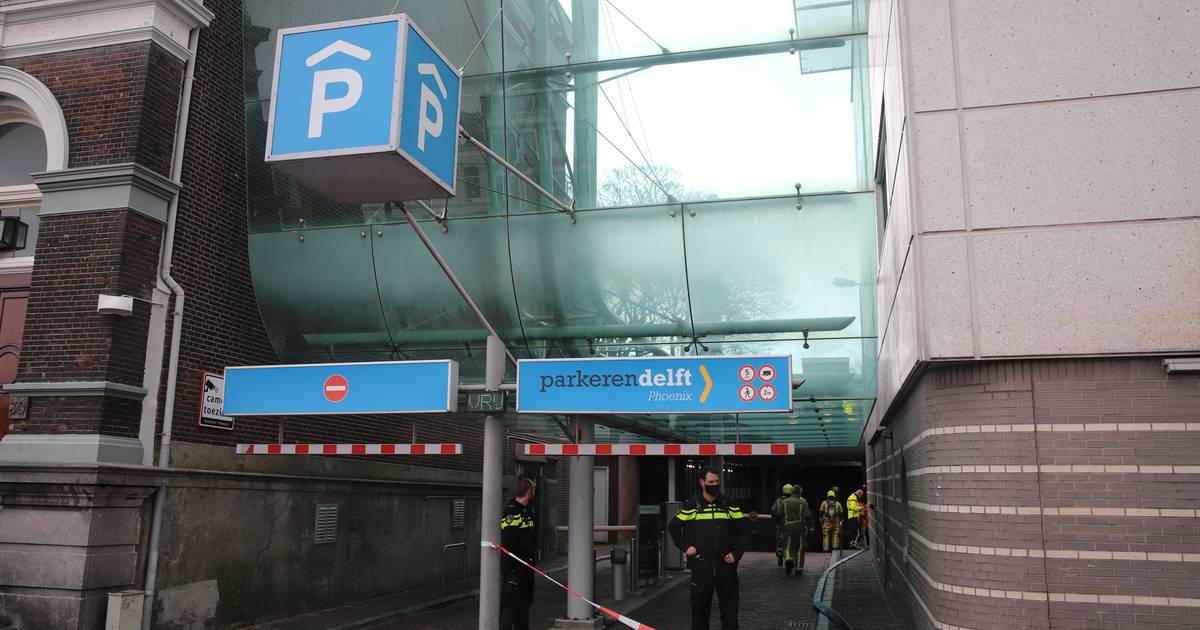 Parkeergarage aan de Phoenixstraat in Delft ontruimd vanwege ...