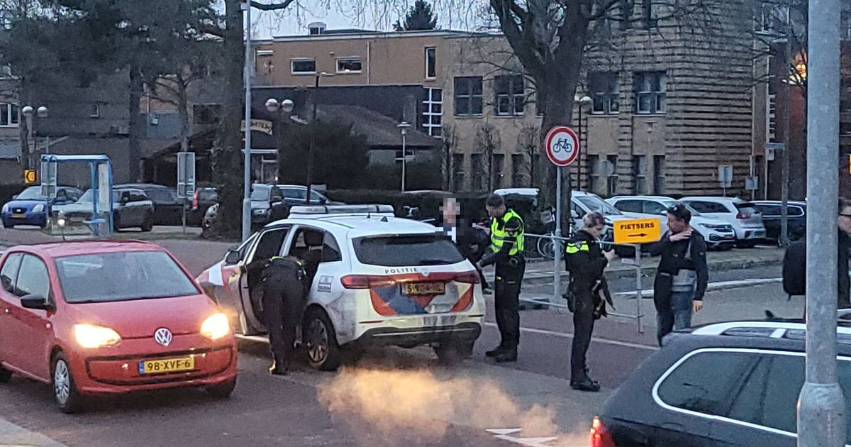 Man met ‘vuurwapen’ bedreigt mensen op station Nunspeet: arrestatieteam rukt uit | Oldenzaal ...