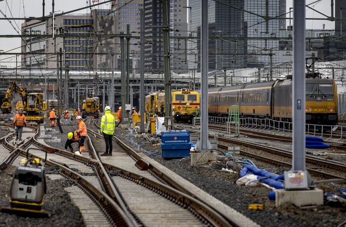 NS en ProRail schuldbewust over prestaties op spoor: ‘Als Wouter te korte treinen inzet hebben ...
