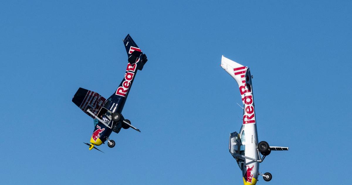 Riskante Red Bull-stunt met pilotenwissel op 4 km hoogte verloopt niet ...