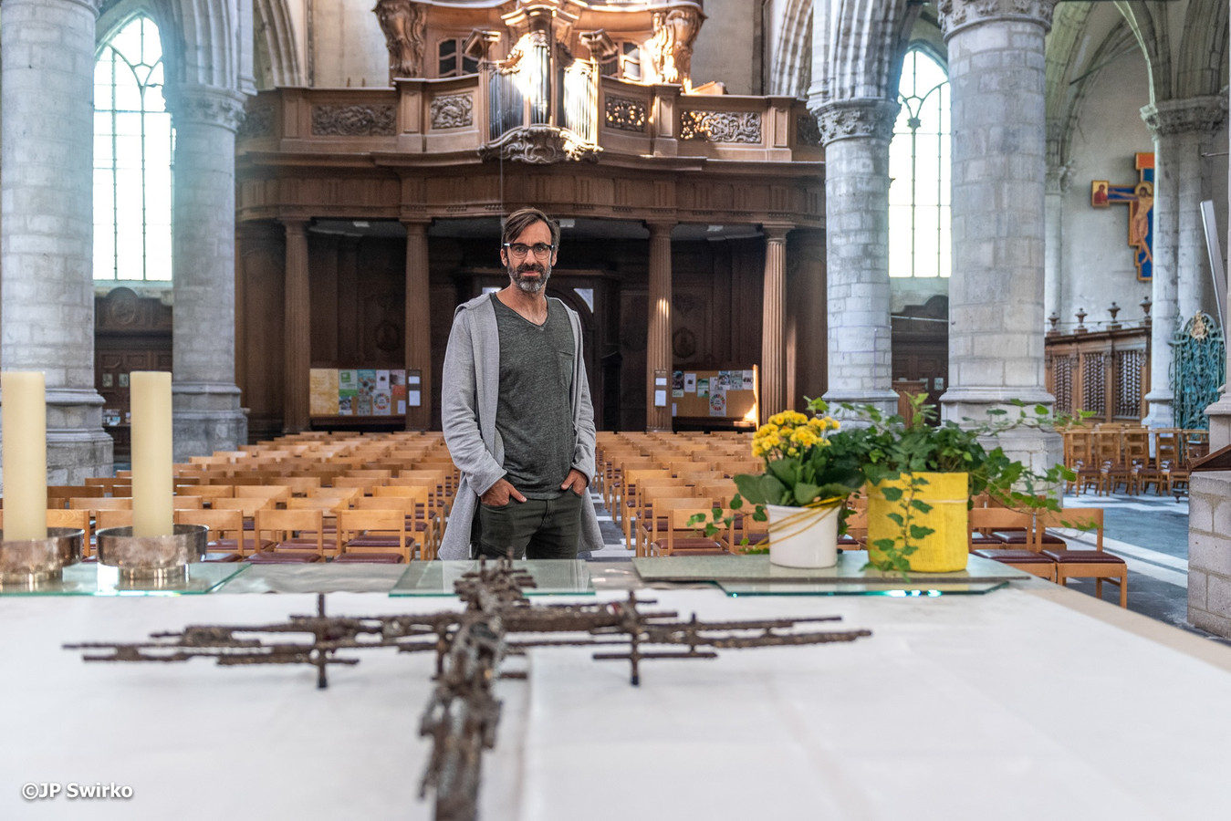 Acteur Peter Van De Velde laat Daens herleven op preekstoel Sint ...