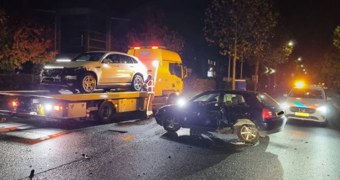 Tiener rijdt zonder rijbewijs en veroorzaakt auto-ongeluk in Nijkerk: ‘Bestuurder was nog maar ...