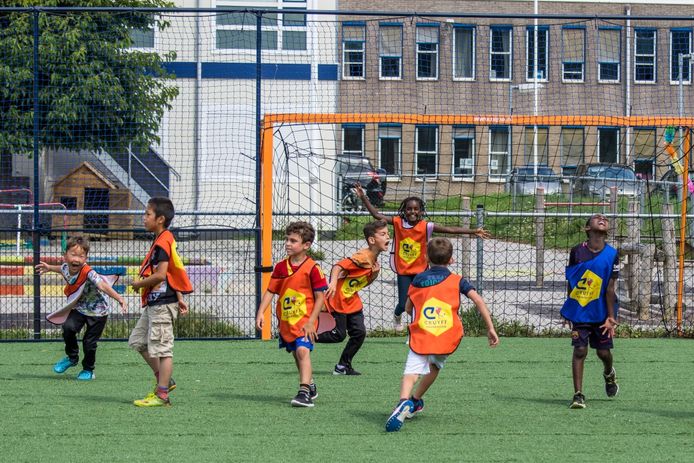 Cruyff Foundation On Tour met mobiel Cruyff Court | Nieuws | AD.nl