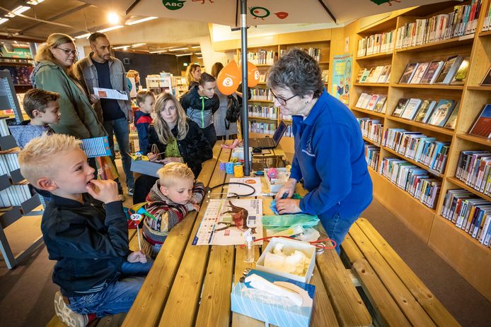 Feest in de Almelose bibliotheek: kinderen ontdekken tientallen ...