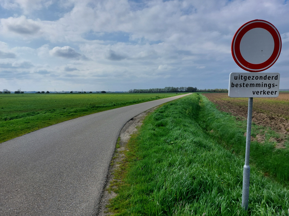 Landbouwsluis als wapen in strijd tegen afvaldumpers op de Polderdijk ...