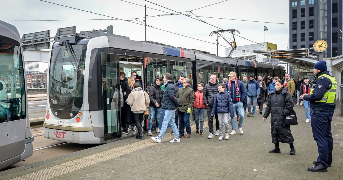 Steeds meer reizigers maken gebruik van RET, maar vervoerder blijft ...