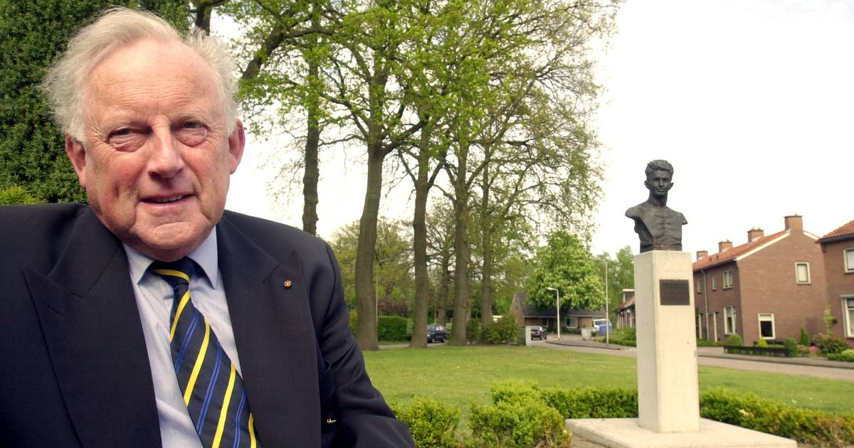 Herman Smit (86), belezen oud-burgemeester van Zwartsluis, Dalfsen ...