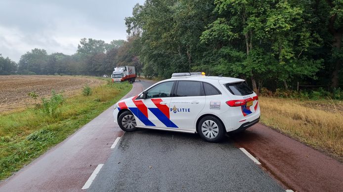 Automobilist (21) komt om het leven na botsing met vrachtwagen in Achterhoek | Achterhoek ...