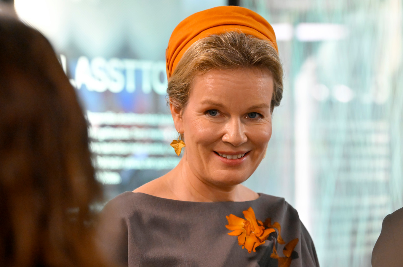 “Meelevend, bemoederend en taboedoorbrekend”: koningin Mathilde maakt ...